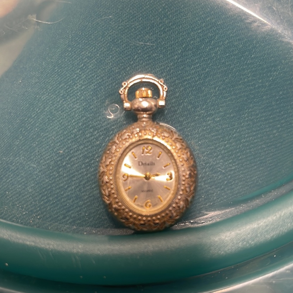 Details Quartz Vintage Pocket Watch - Gem